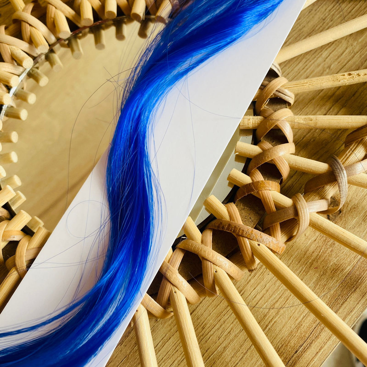 Mech√≥n de cabello color azul rey – aleskha